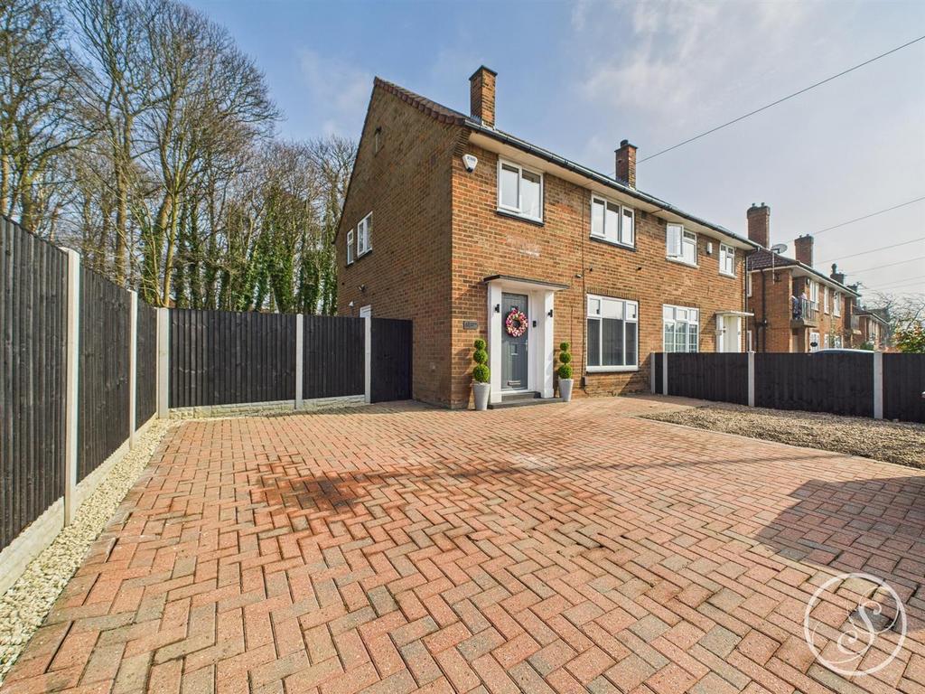 Swarcliffe Drive, Leeds 3 bed semi-detached house - £240,000