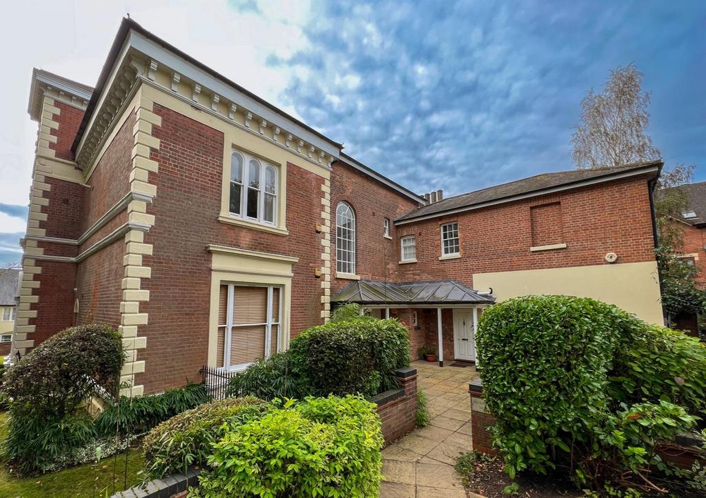 Brooklands House, Lucas Court... 3 bed house - £1,650 pcm (£381 pw)