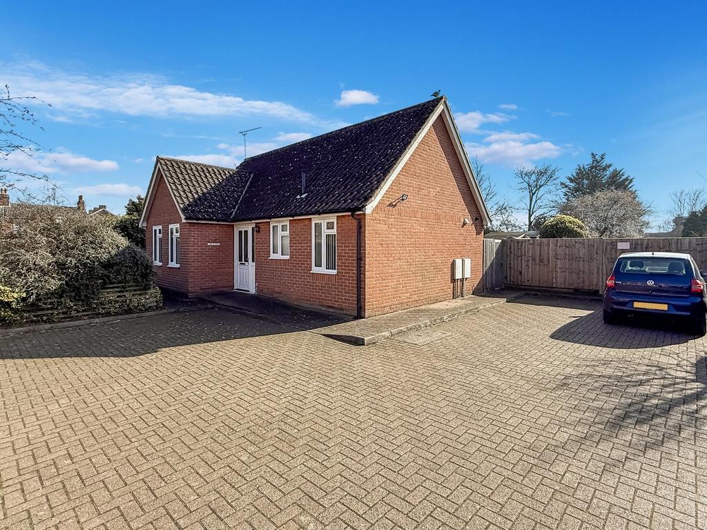 Cauldwell Hall Road, Ipswich IP4 2 bed detached bungalow for sale - £ ...