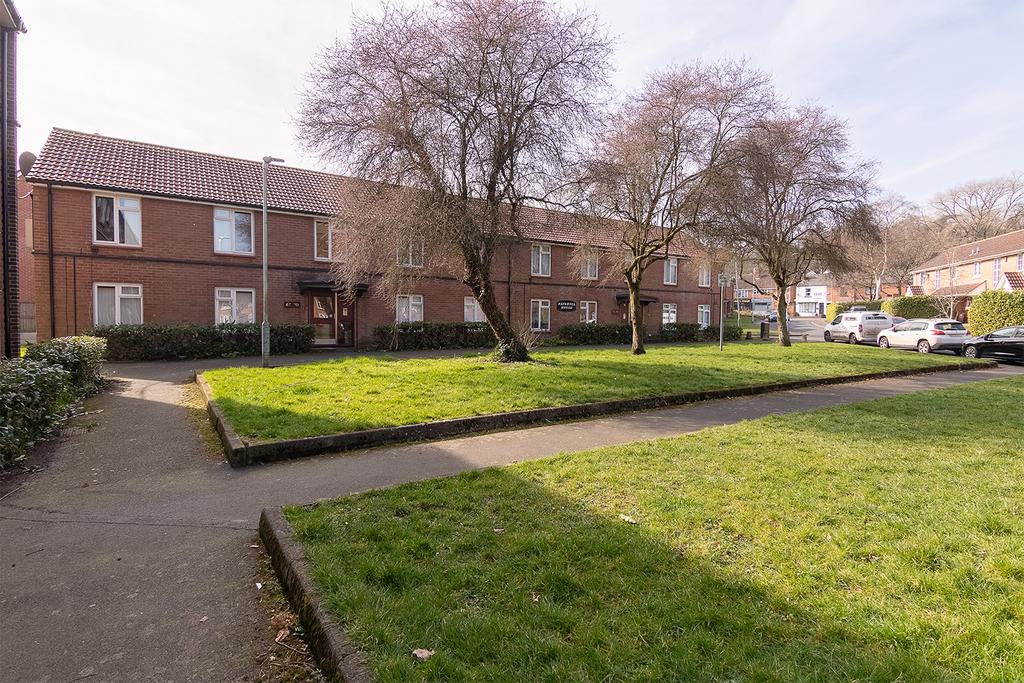 St. Michaels Court, Wolverhampton WV6 1 bed flat - £95,000