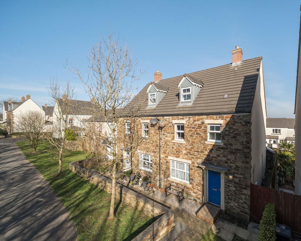 Stourscombe Walk, Launceston 4 bed semi-detached house - £264,950