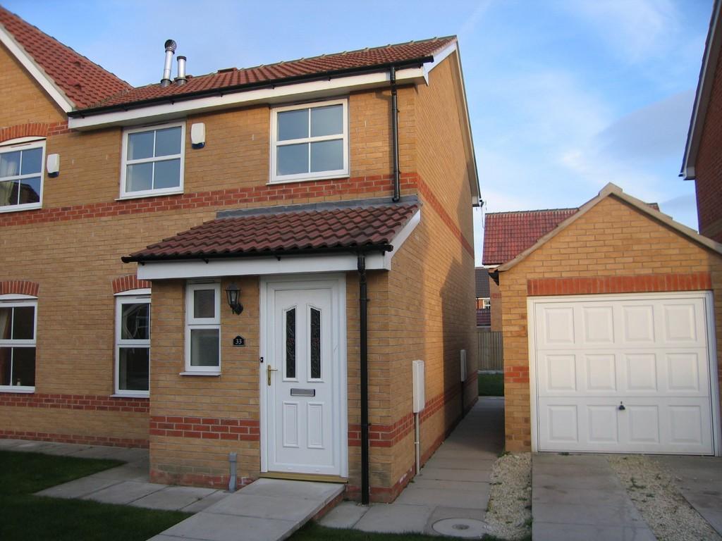Highfield Close, Dunscroft 3 bed semi-detached house - £825 pcm (£190 pw)