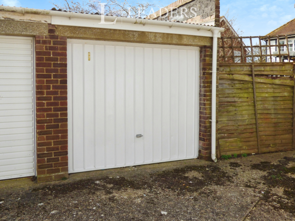 Cove Road, Rustington Garage to rent - £120 pcm (£28 pw)