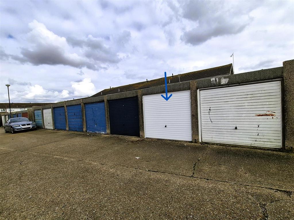 White Acre, Wick Garage - £80 pcm (£18 pw)