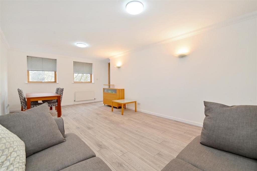 Perry Court, Isle of Dogs, E14 2 bed apartment for sale - £475,000