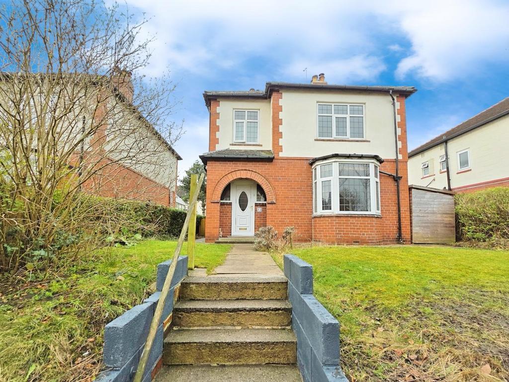 Armley Ridge Road, Leeds 3 bed detached house - £260,000