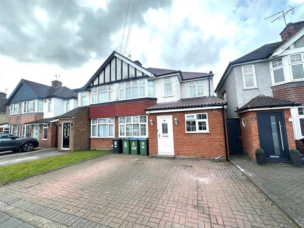 Balmoral Road, Watford WD24 4 bed semi-detached house - £2,300 pcm (£ ...