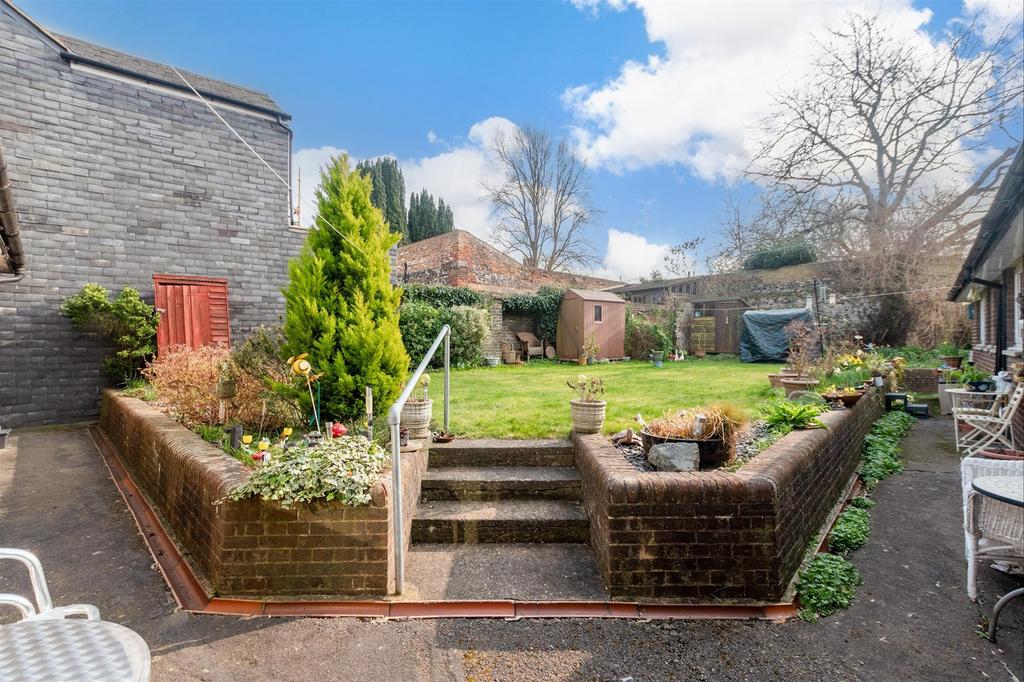 Love Lane, Rochester, Kent 2 bed semi-detached bungalow for sale - £325,000