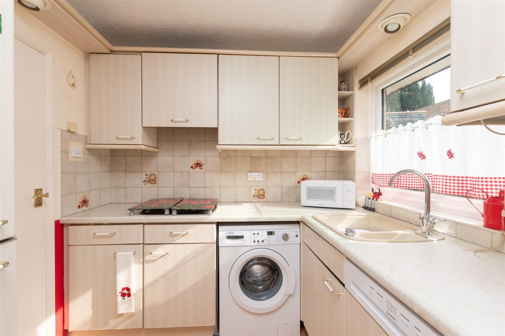 Love Lane, Rochester ME1 2 bed semi-detached bungalow - £215,000
