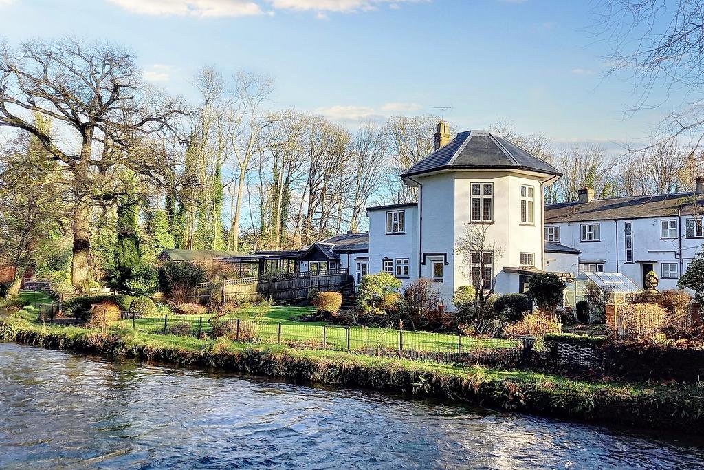 Brambridge 3 bed semi-detached house for sale - £695,000