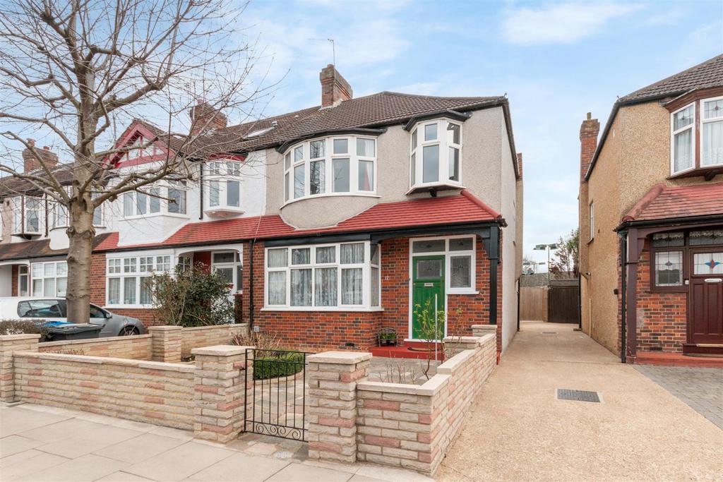 Crossway, Raynes Park SW20 3 bed end of terrace house for sale - £750,000