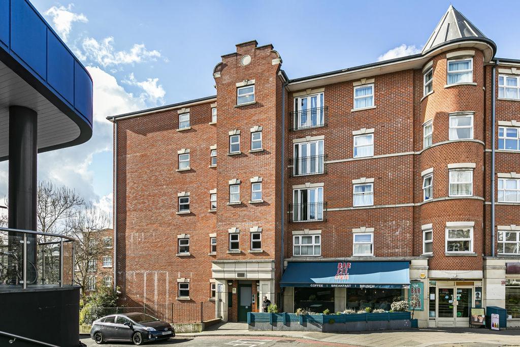 Streatham High Road, London, SW16 1 bed apartment for sale - £300,000