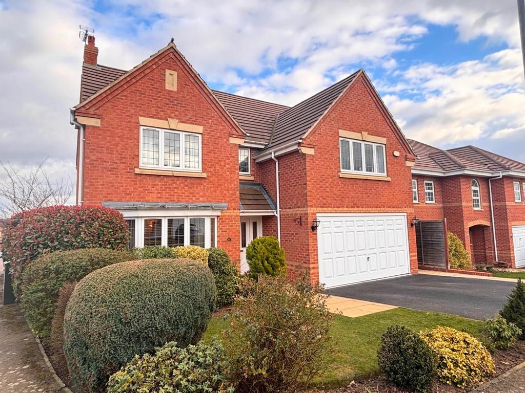 Spartan Close, Wootton Fields... 4 bed detached house for sale - £565,000