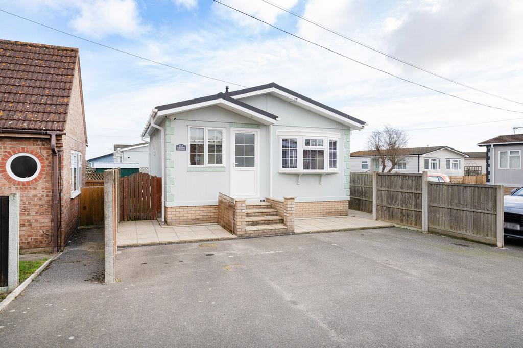 Beach Farm Caravan Park, Arbor Lane... 2 bed detached bungalow - £130,000