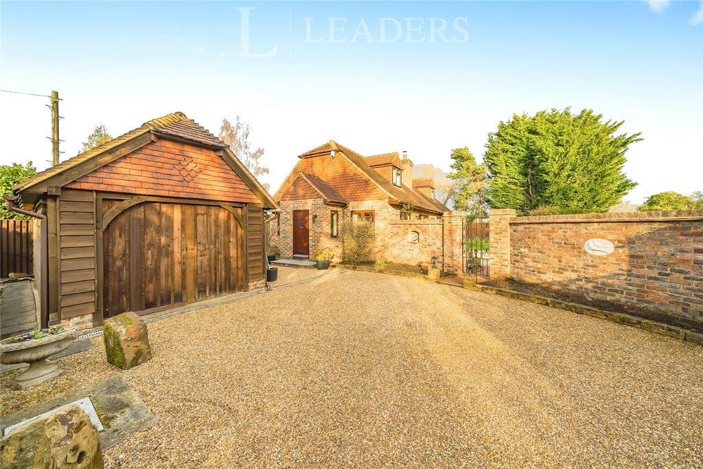 Hollow Trees Drive, Leigh, Tonbridge 4 bed detached house - £950,000