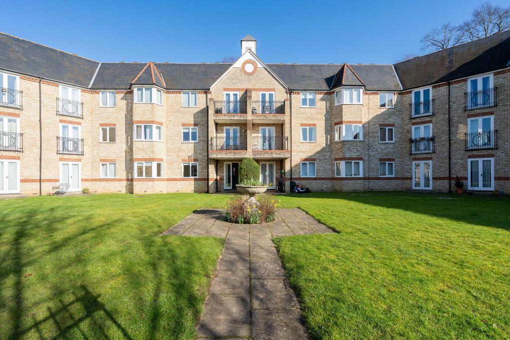 Norbury Avenue, Watford, WD24 2 bed flat for sale - £285,000