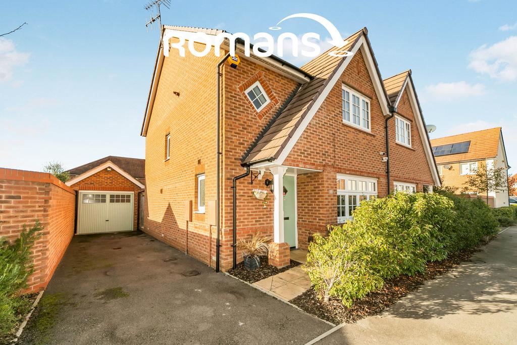 Martinet Road, Woodley, Reading, RG5 3 bed house - £1,900 pcm (£438 pw)