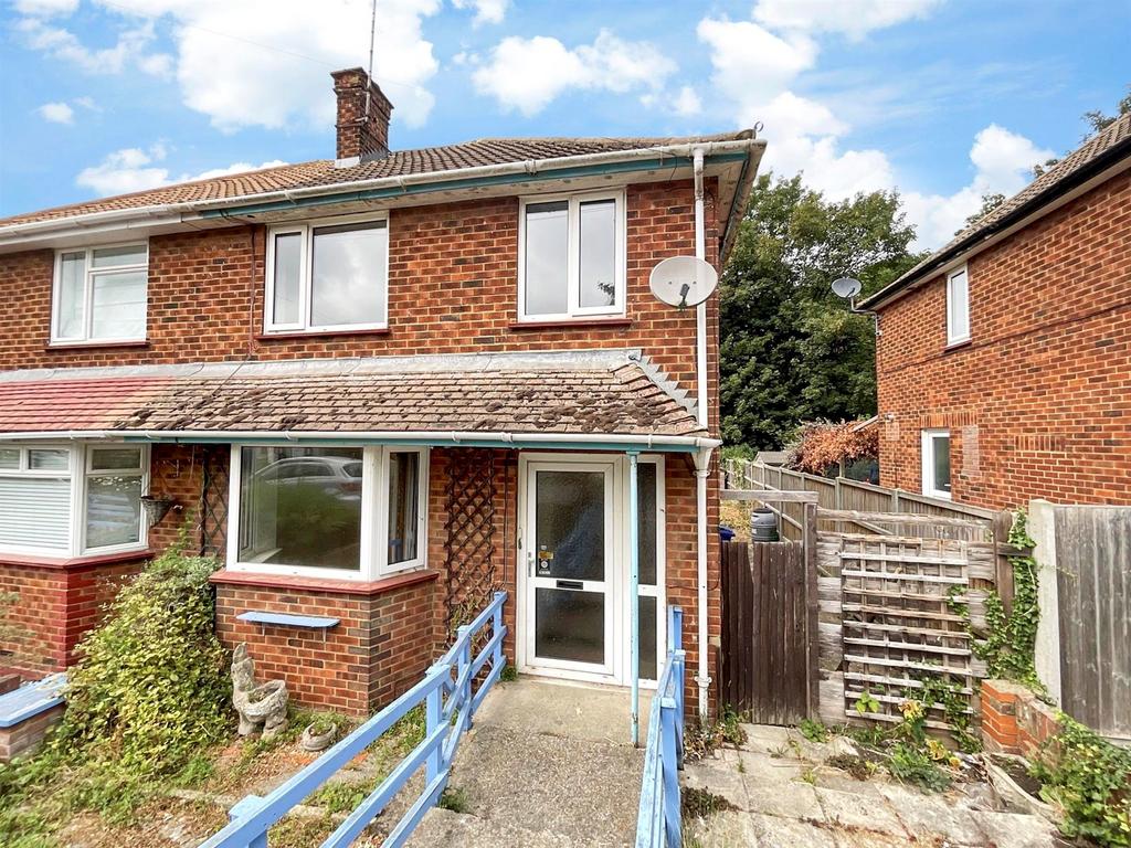 Ospringe Road, Faversham, Kent 3 bed semi-detached house - £300,000