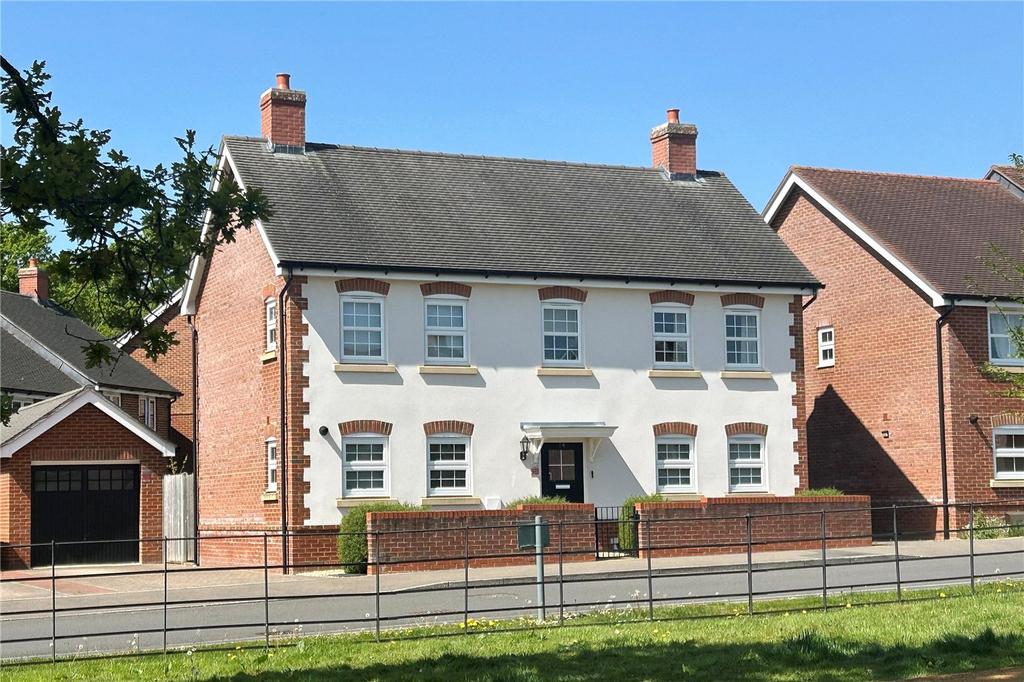 Farm Drive, Petersfield, Hampshire, GU31 4 bed detached house for sale ...
