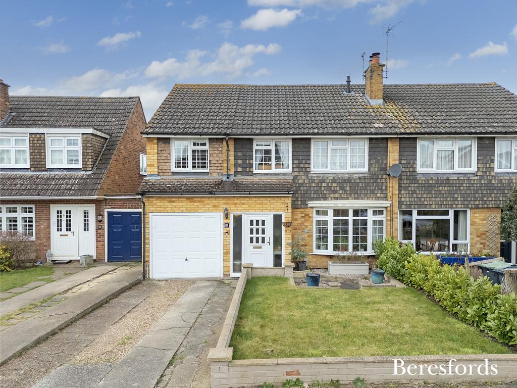 Garden Fields, Stebbing, CM6 5 bed semi-detached house for sale - £470,000