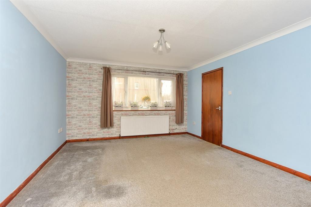 Broad Street, Sheerness ME12 3 bed semi-detached house - £178,000