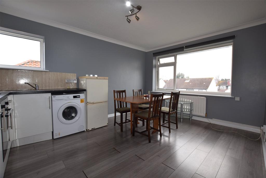 Lexden Drive, Romford RM6 3 bed apartment - £1,600 pcm (£369 pw)