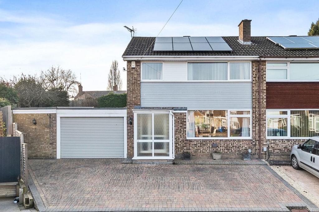 Lancaster Road, Kettering NN14 3 bed semi-detached house - £300,000