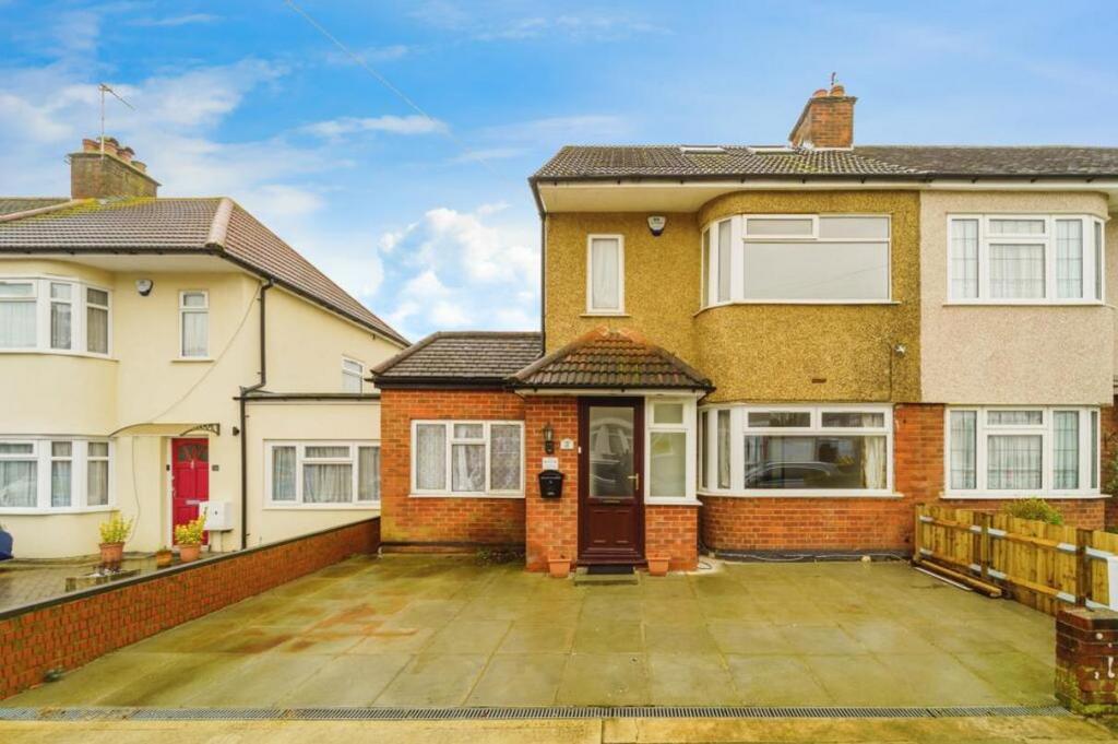 Exmouth Road, Ruislip HA4 4 bed end of terrace house for sale - £625,000