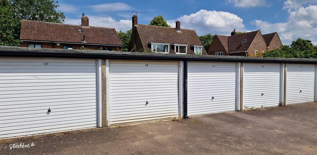 Hopewell Road, Baldock SG7 Garage to rent - £104 pcm (£24 pw)