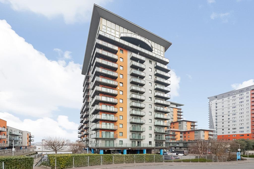 Jigger Mast House, Mast Quay... 2 bed flat to rent - £1,850 pcm (£427 pw)