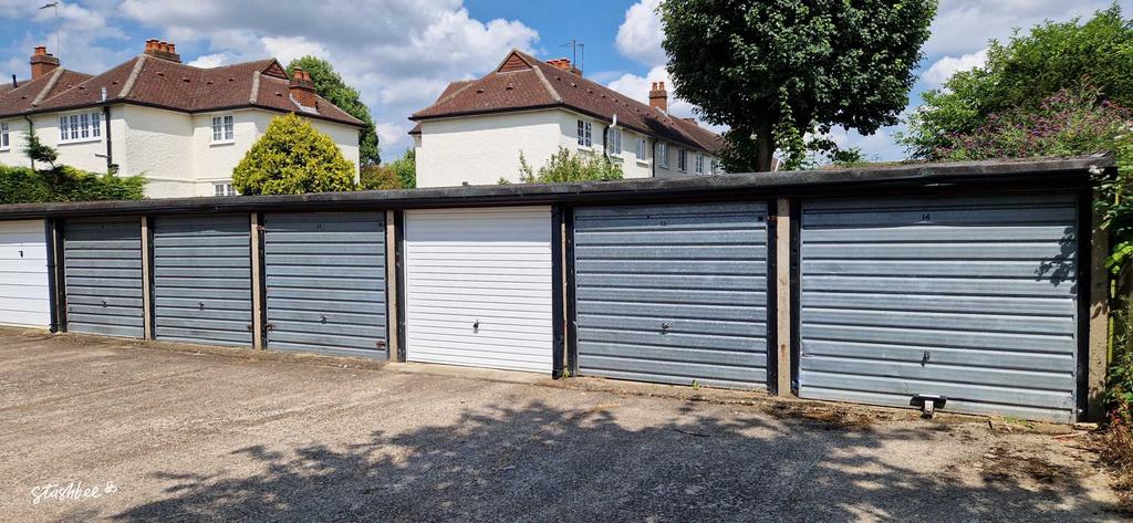 Cromwell Road, Letchworth Garden City... Garage to rent - £104 pcm (£24 pw)