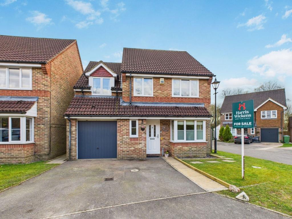 Wild Orchid Way, Horsham RH13 4 bed detached house for sale - £600,000