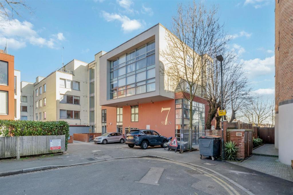 Elm Grove, Wimbledon SW19 2 bed flat - £495,000