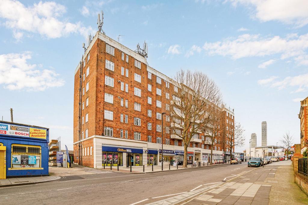 Acton House, Acton 2 bed flat for sale - £325,000