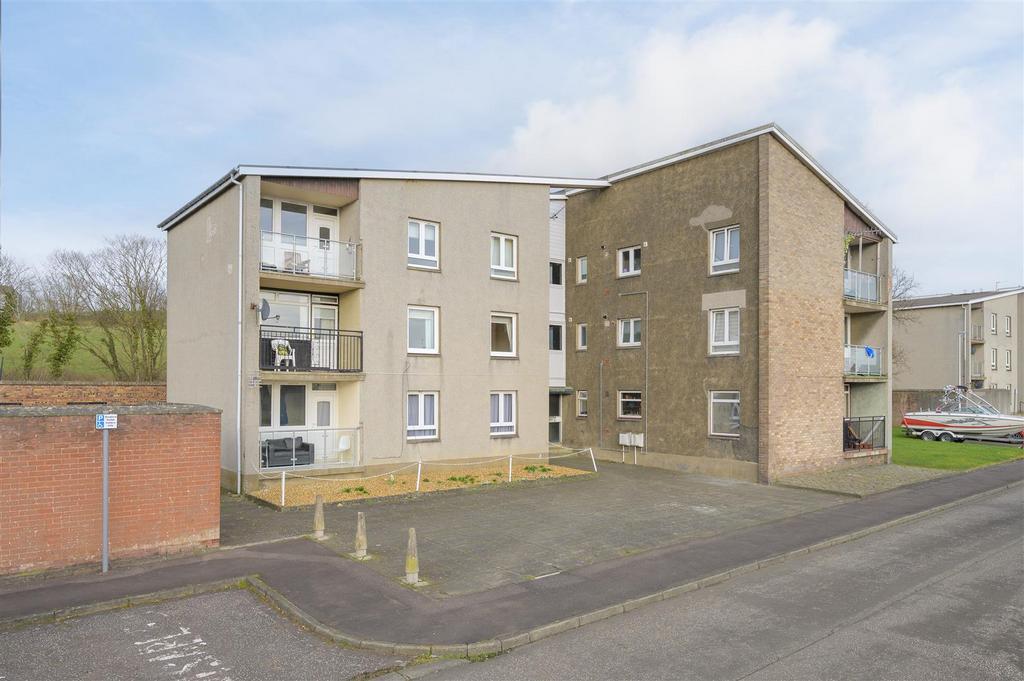 34 Priory Square, Kincardine, FK10 4PF 2 bed flat for sale - £69,950