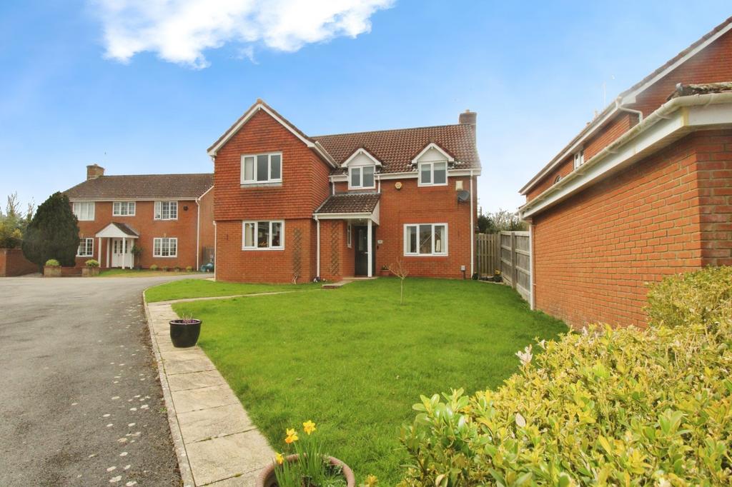 Russley Close, Peatmoor, SN5 4 bed property - £500,000