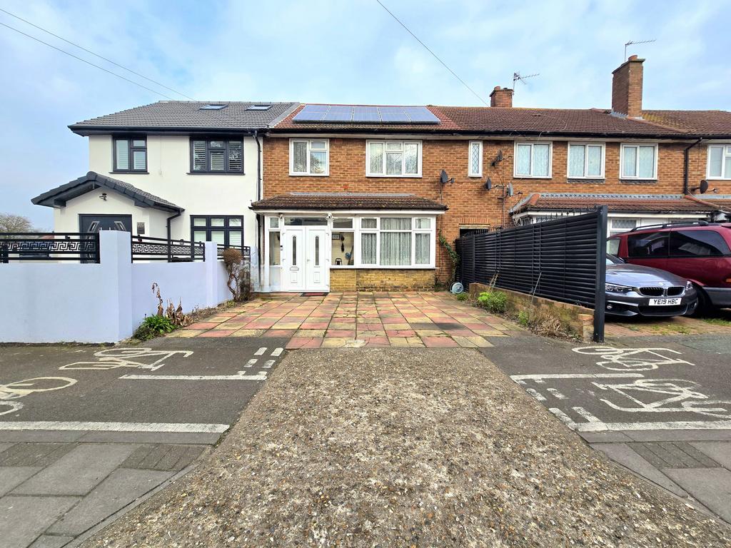 North Hyde Lane, Southall, UB2 4 bed terraced house for sale - £585,000