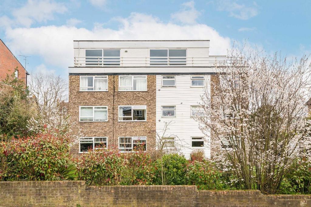 Denmark Avenue, London SW19 2 bed flat - £2,050 pcm (£473 pw)