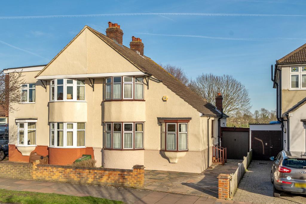 York Avenue, Sidcup, DA15 3 bed semi-detached house for sale - £590,000