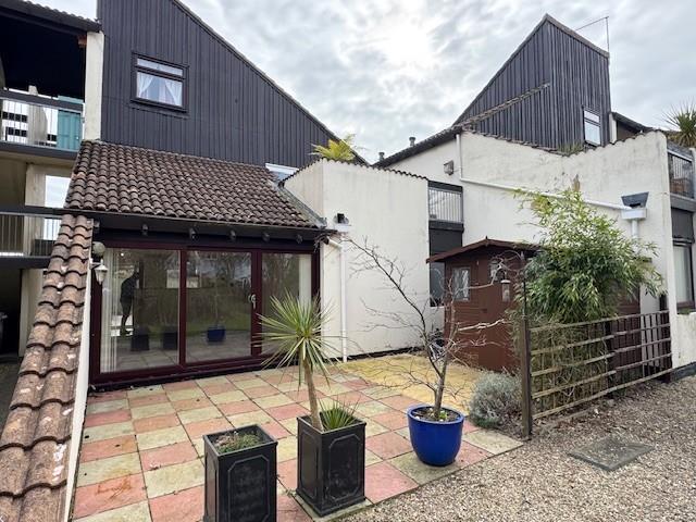 Tree Hamlets, Upton, Poole 2 bed flat for sale - £235,000