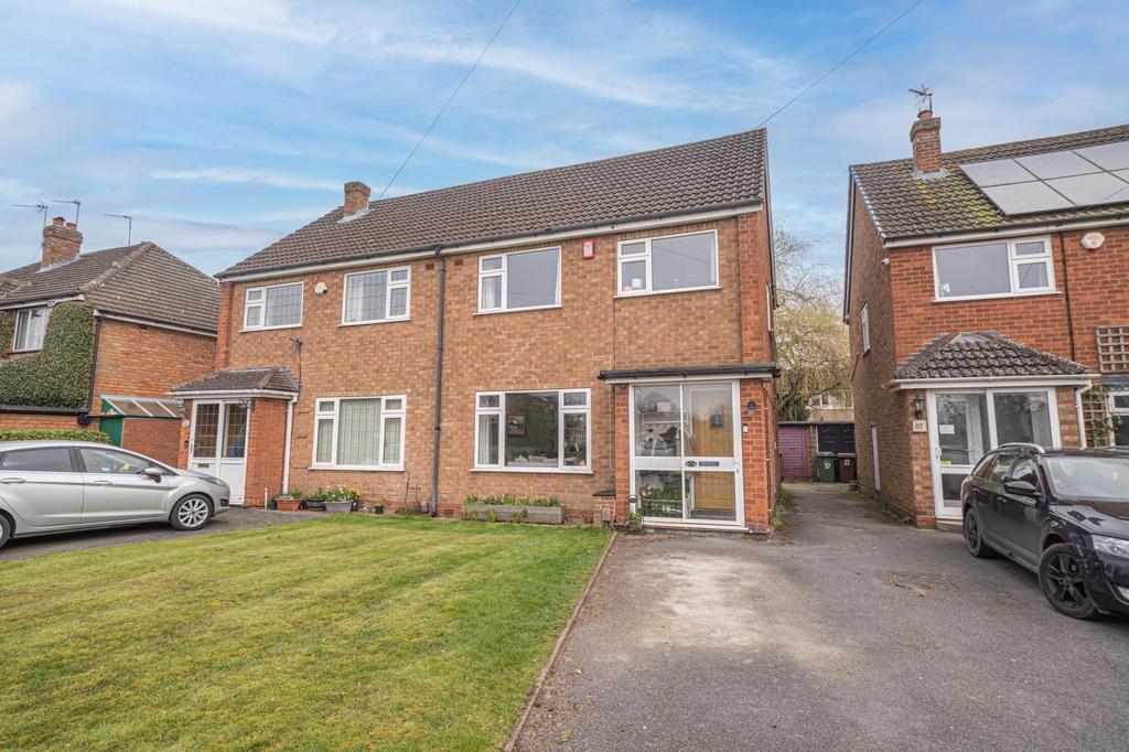 Milton Road, Bentley Heath, B93 3 bed semi-detached house for sale - £ ...