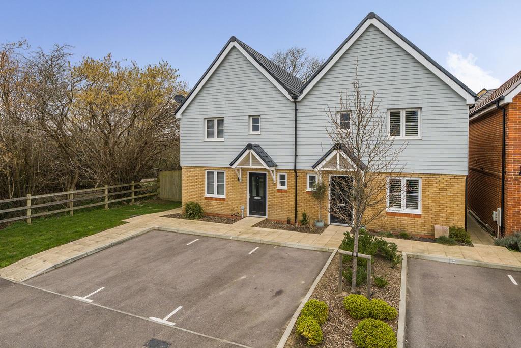 Sinclair Drive, Codmore Hill, RH20 3 bed semi-detached house for sale ...