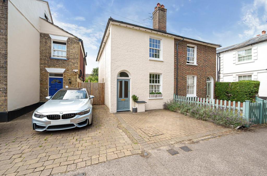Stoke Grove, Guildford 2 bed semi-detached house for sale - £639,000