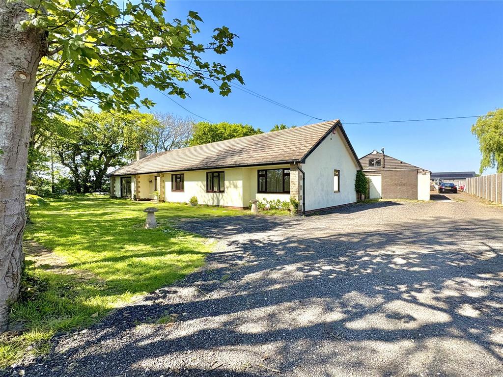Almodington Lane, Earnley... 3 bed bungalow - £725,000