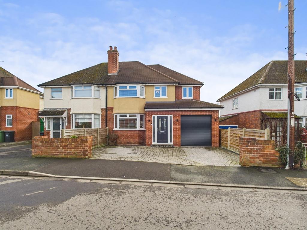 Margaret Road, Worcester, WR2 4 bed semi-detached house for sale - £400,000