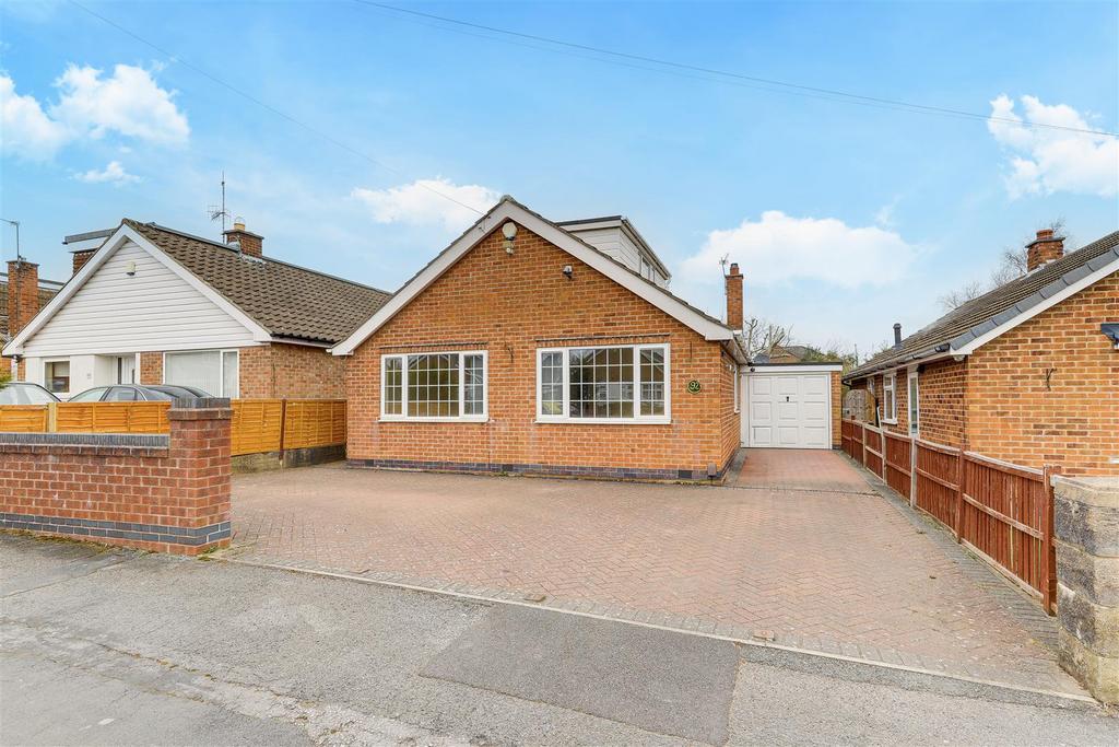 Highfield Road, Nuthall NG16 5 bed detached bungalow - £1,350 pcm (£312 pw)