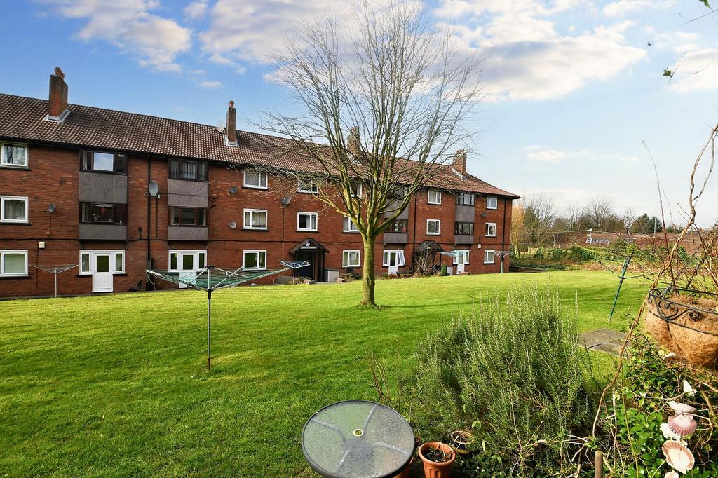 Canterbury Gardens, Squires Court, M5 2 bed flat - £110,000