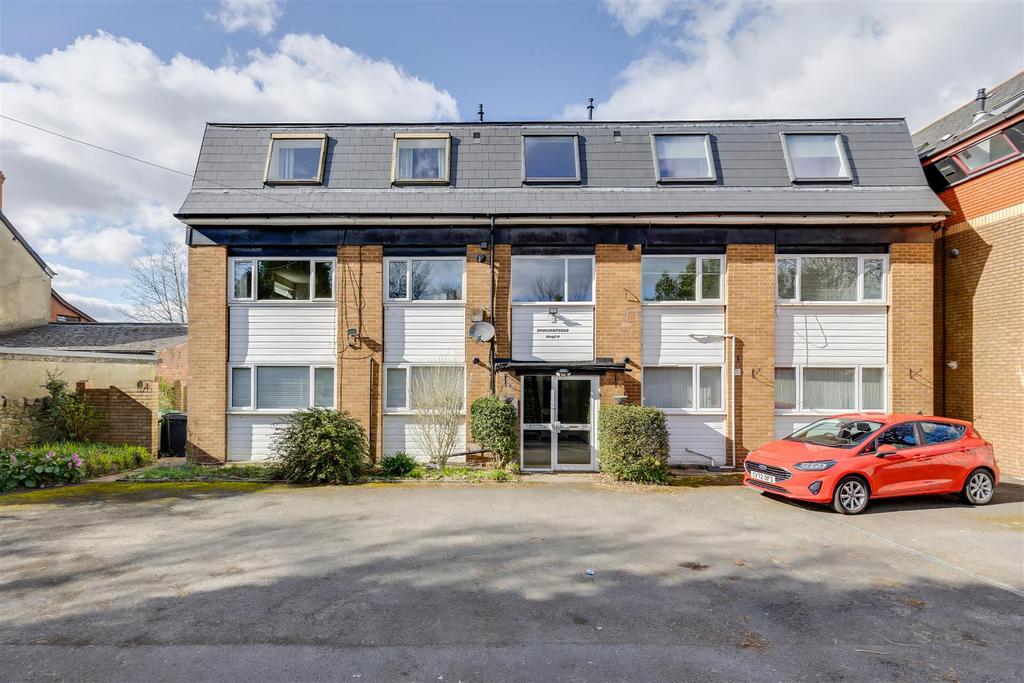 Summerfield Court, Merthyr Road... 2 bed apartment - £995 pcm (£230 pw)