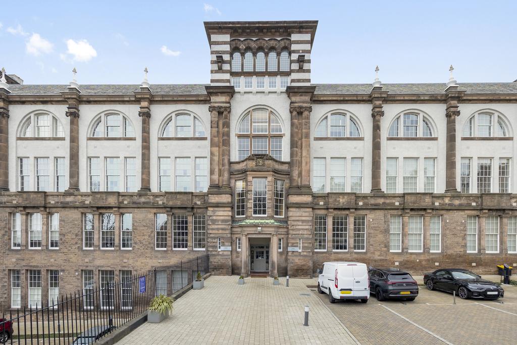 26/11 Viewforth, Edinburgh, EH10 4FF 2 bed flat - £460,000