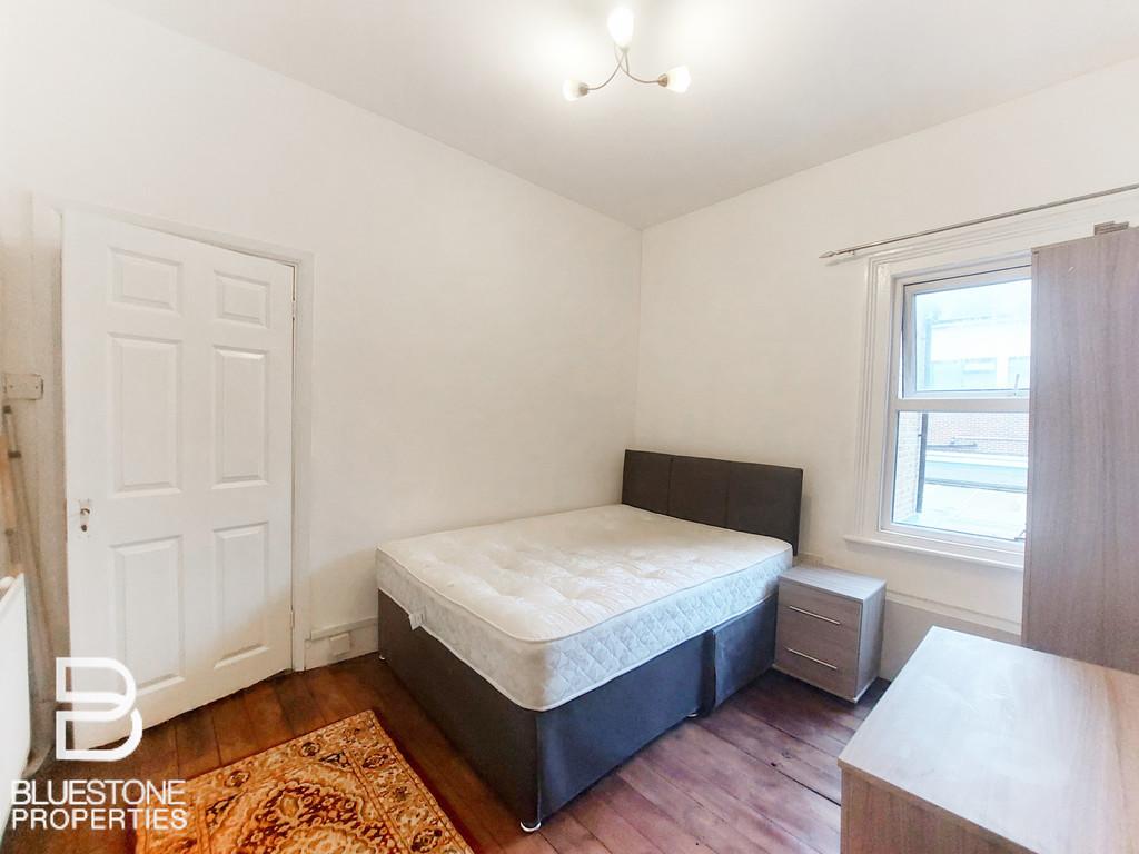 Broadwater Road, Tooting Broadway Property - £849 pcm (£196 pw)